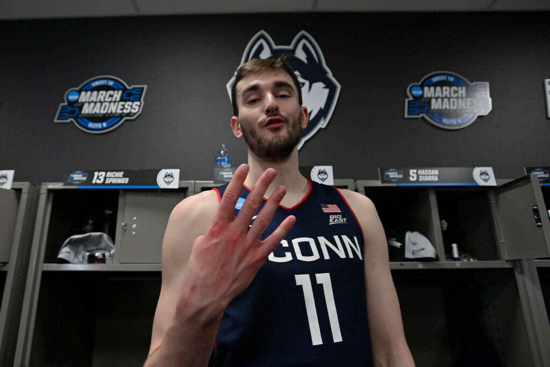Alex Karaban committed to UConn after 'the worst visit I ever had'