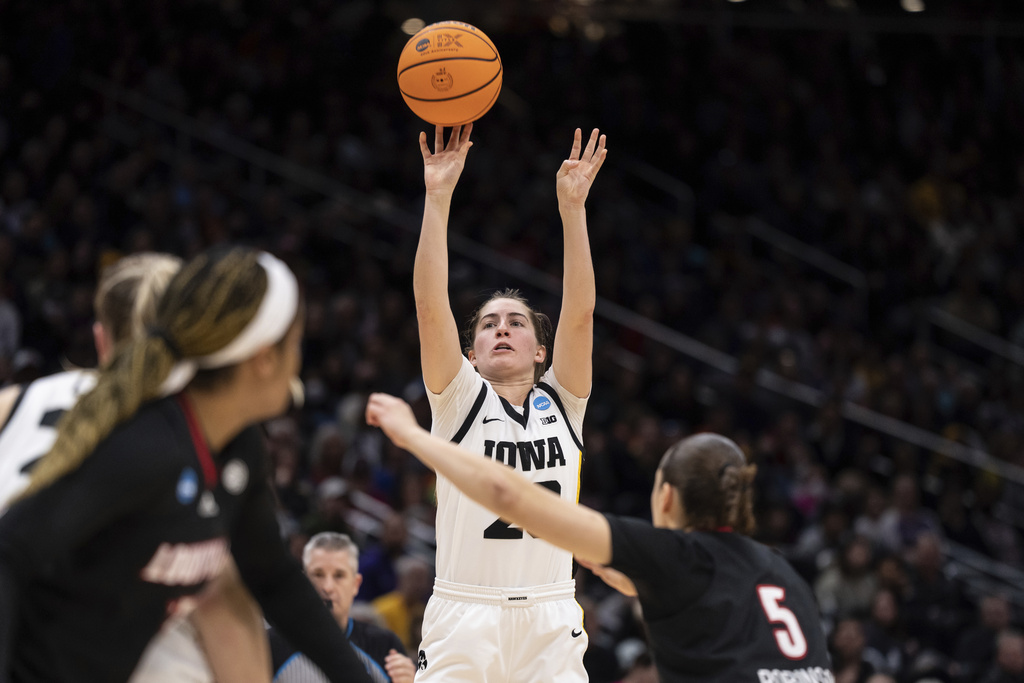 Kate Martin, Hawkeyes headed to Final Four