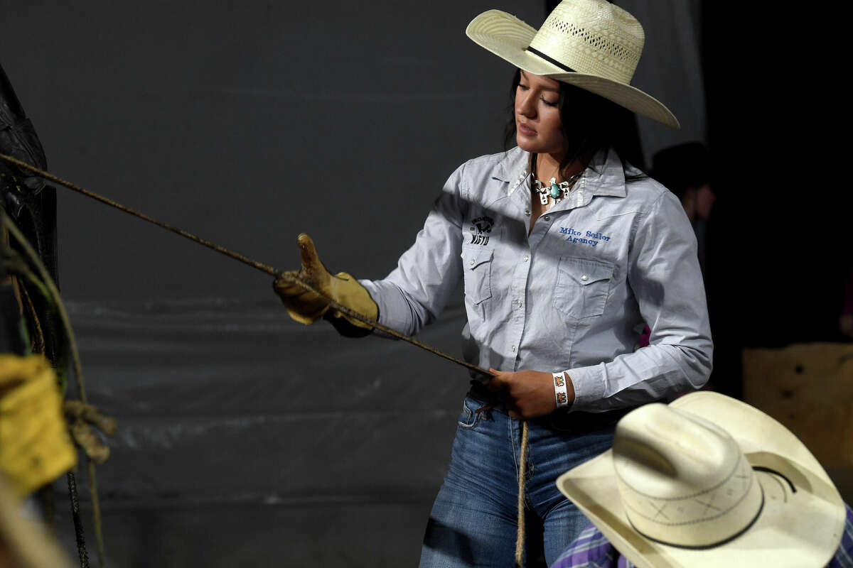 Lady bull riders thrill crowds at South Texas State Fair