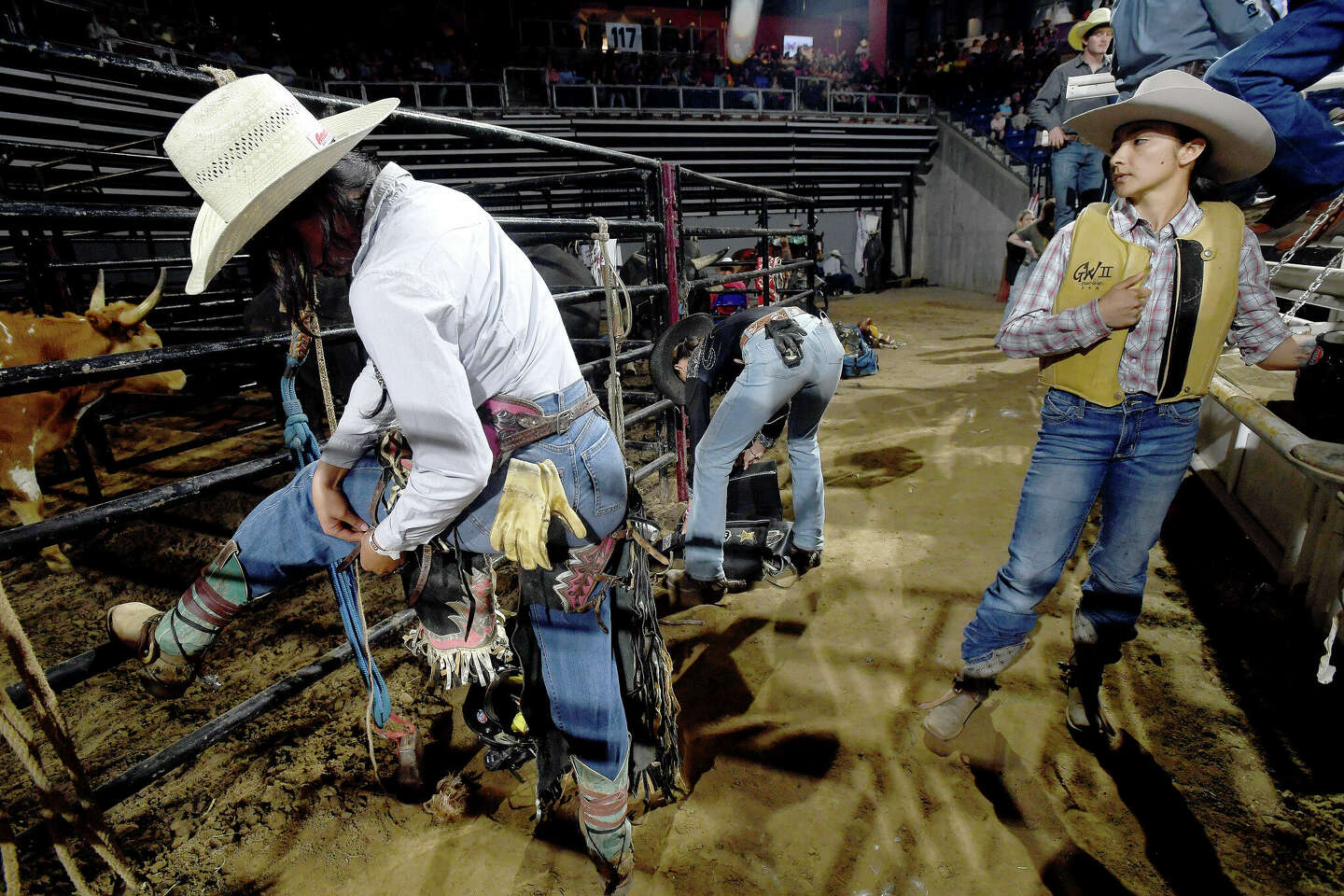 Lady bull riders thrill crowds at South Texas State Fair