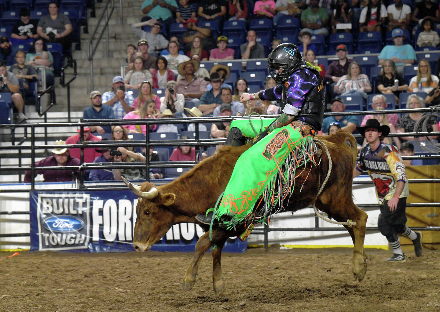 Lady bull riders thrill crowds at South Texas State Fair