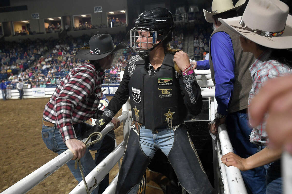 Lady bull riders thrill crowds at South Texas State Fair