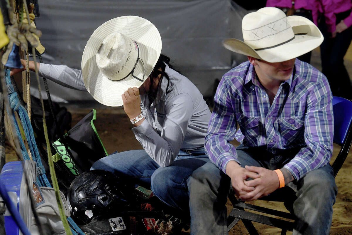 Lady bull riders thrill crowds at South Texas State Fair
