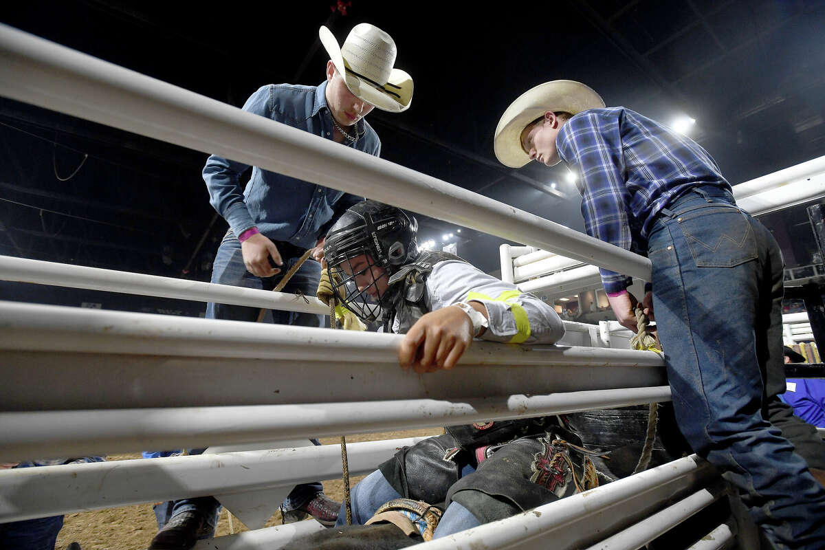 Lady bull riders thrill crowds at South Texas State Fair