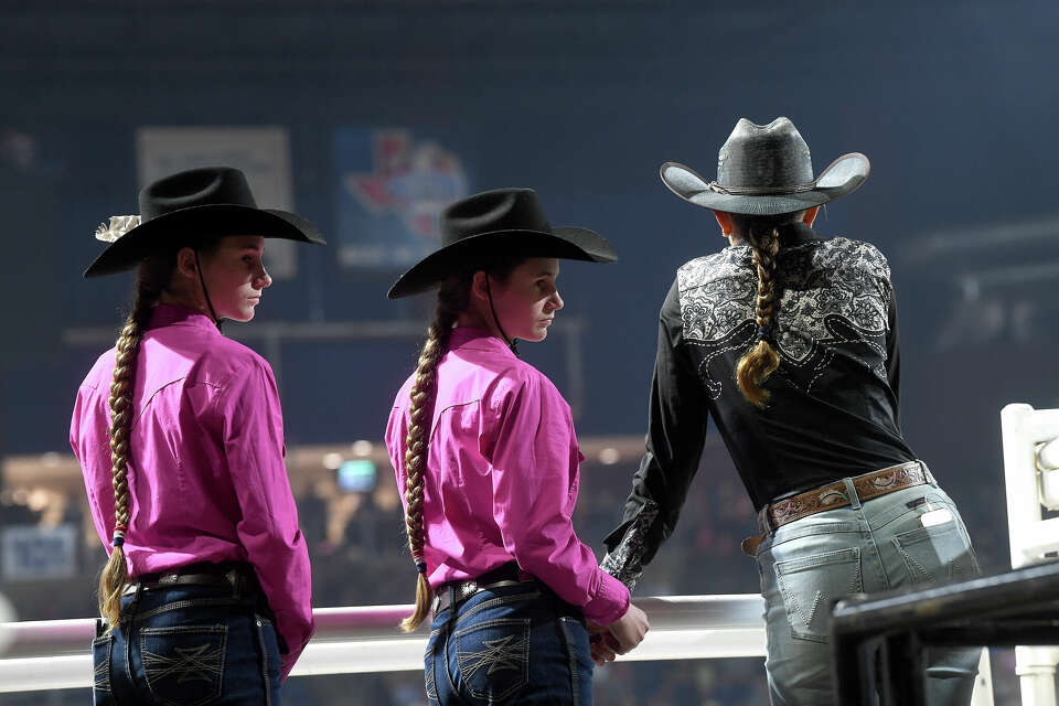 Lady bull riders thrill crowds at South Texas State Fair