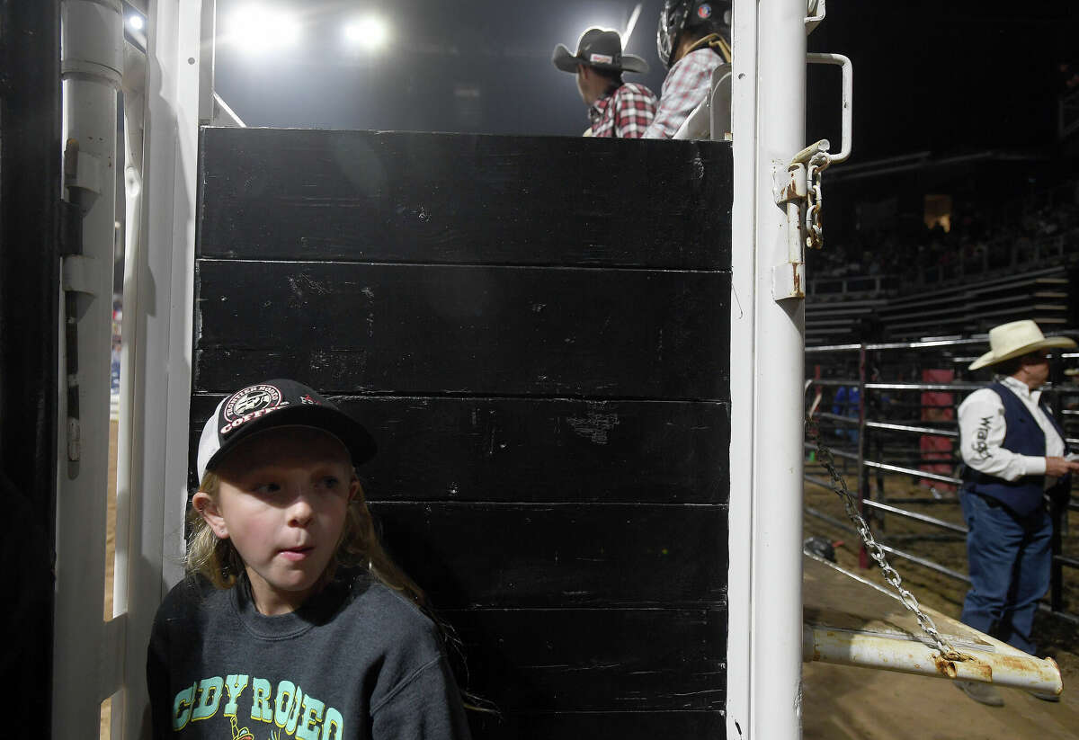 Lady bull riders thrill crowds at South Texas State Fair