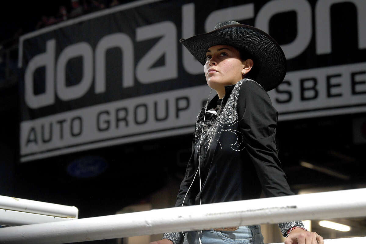 Lady bull riders thrill crowds at South Texas State Fair