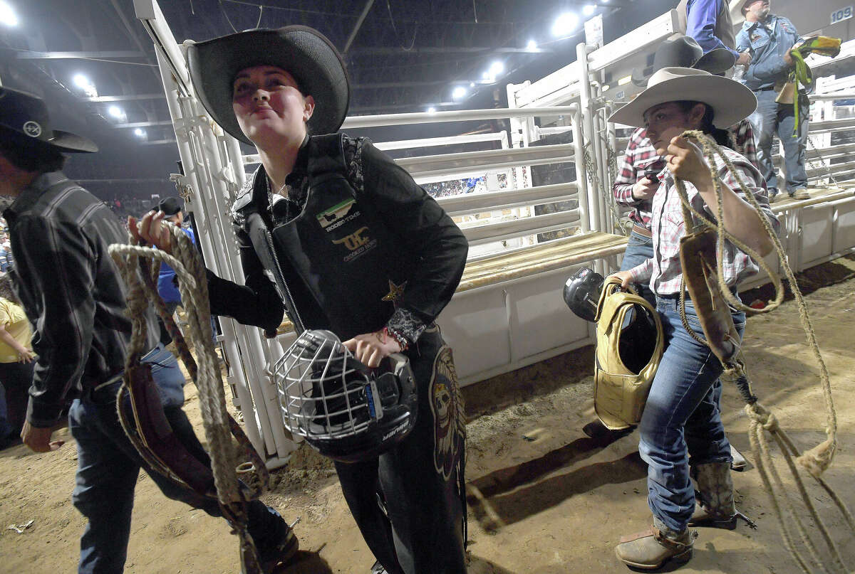 Lady bull riders thrill crowds at South Texas State Fair