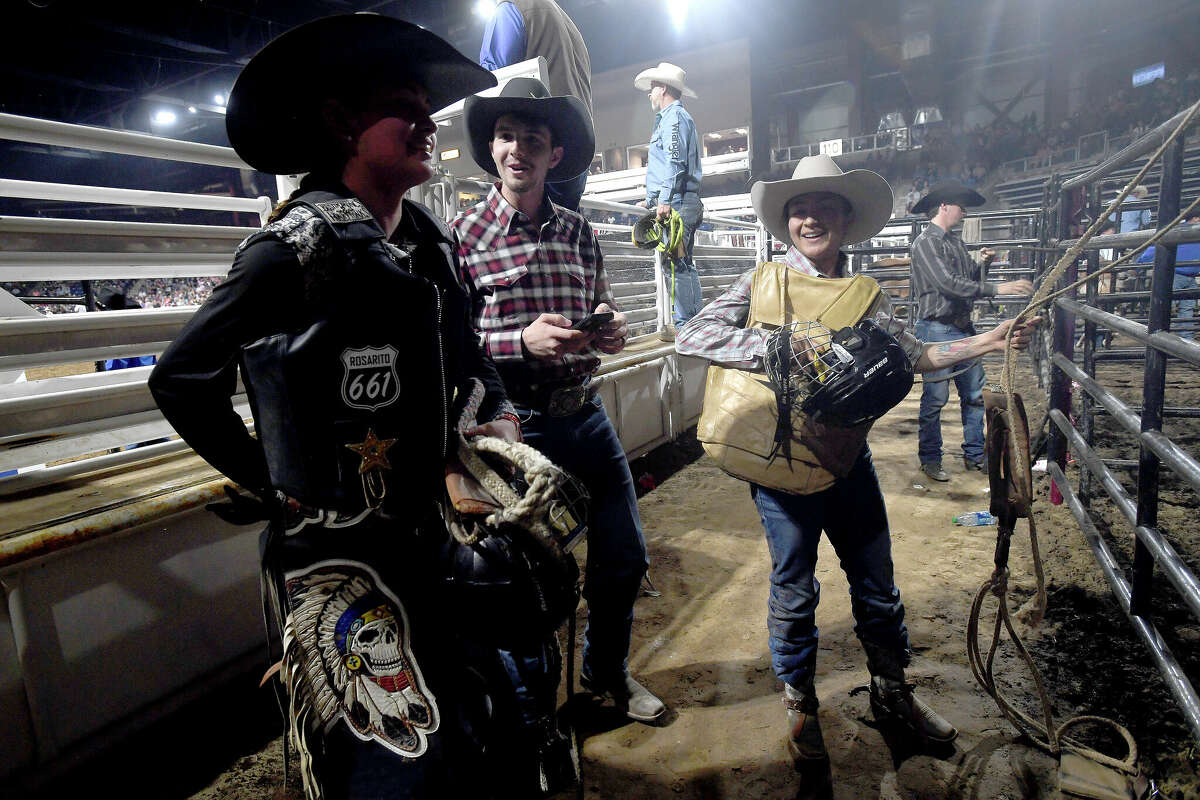 Lady bull riders thrill crowds at South Texas State Fair