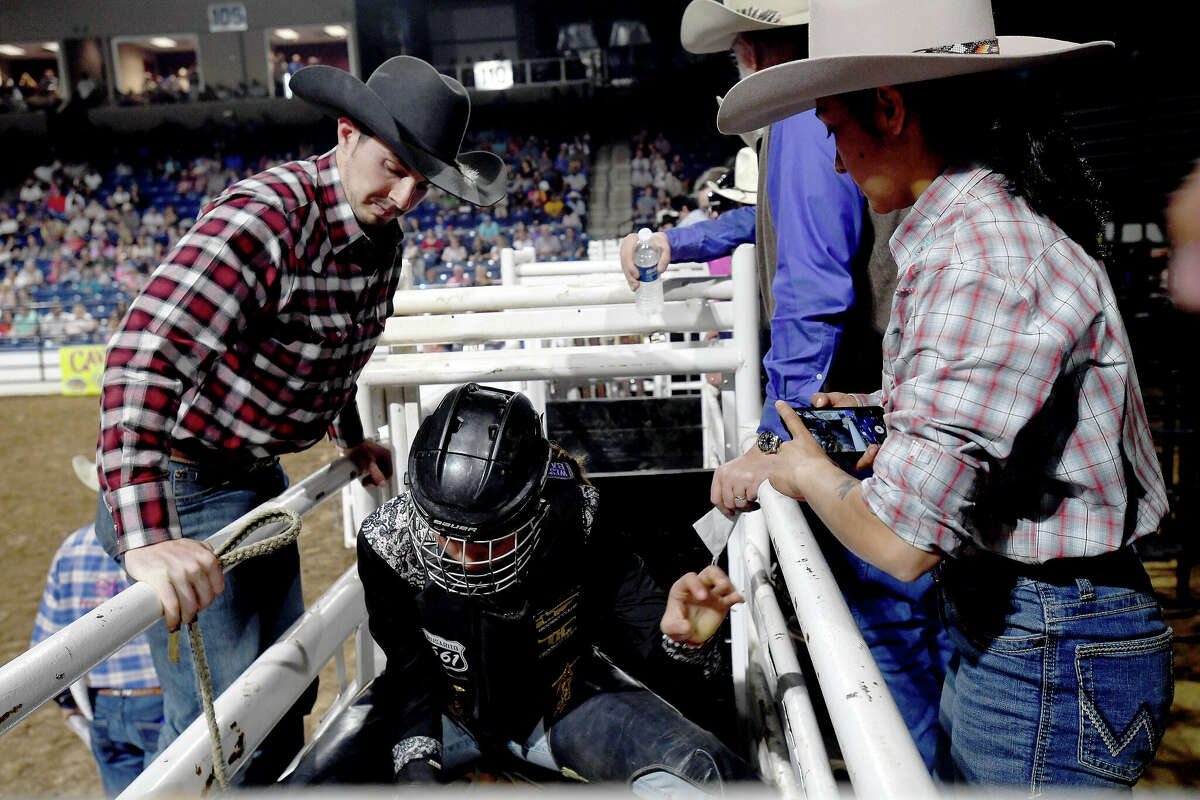 Lady bull riders thrill crowds at South Texas State Fair