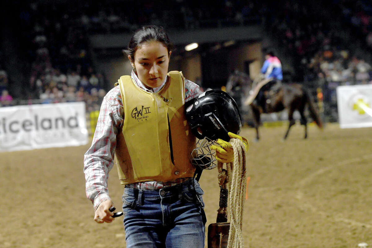 Lady bull riders thrill crowds at South Texas State Fair