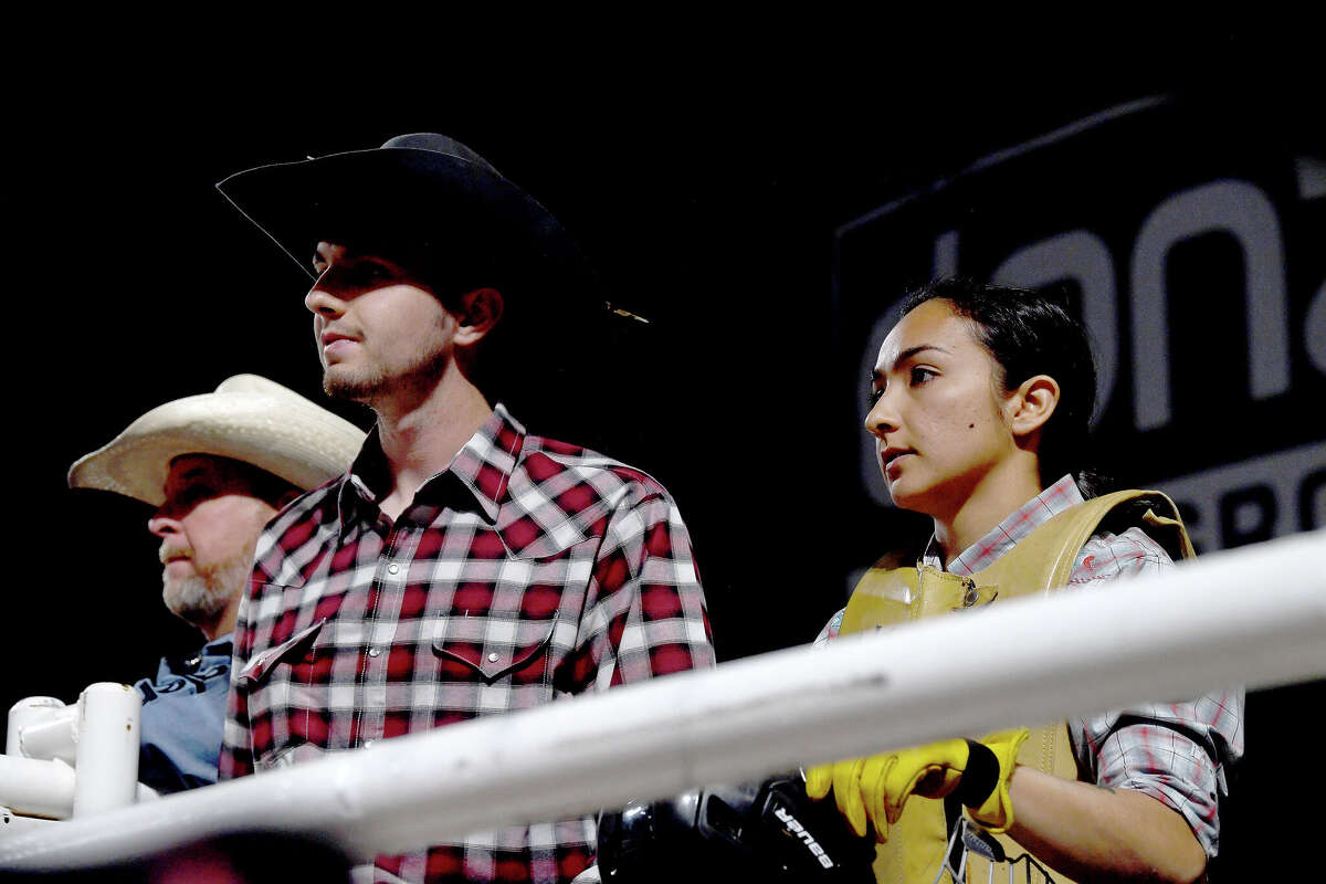 Lady bull riders thrill crowds at South Texas State Fair