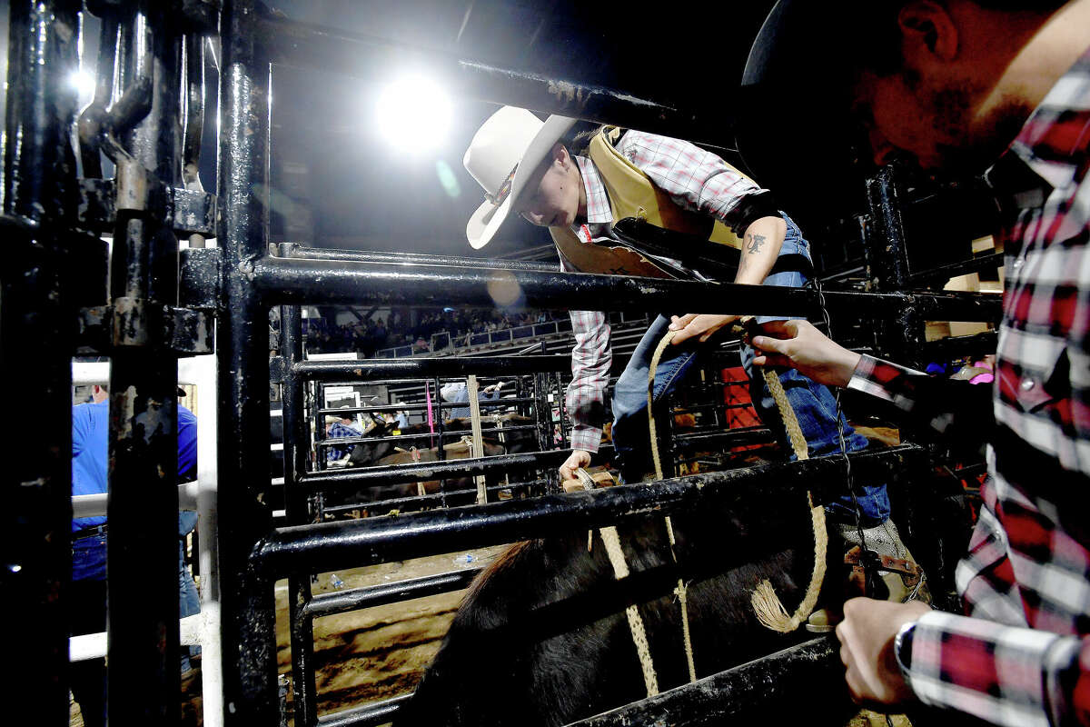 Lady bull riders thrill crowds at South Texas State Fair