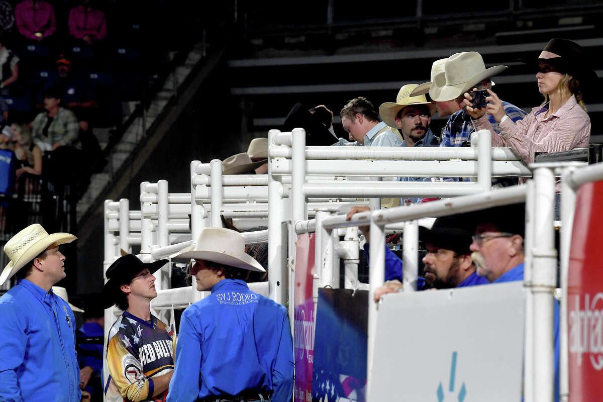 Lady bull riders thrill crowds at South Texas State Fair
