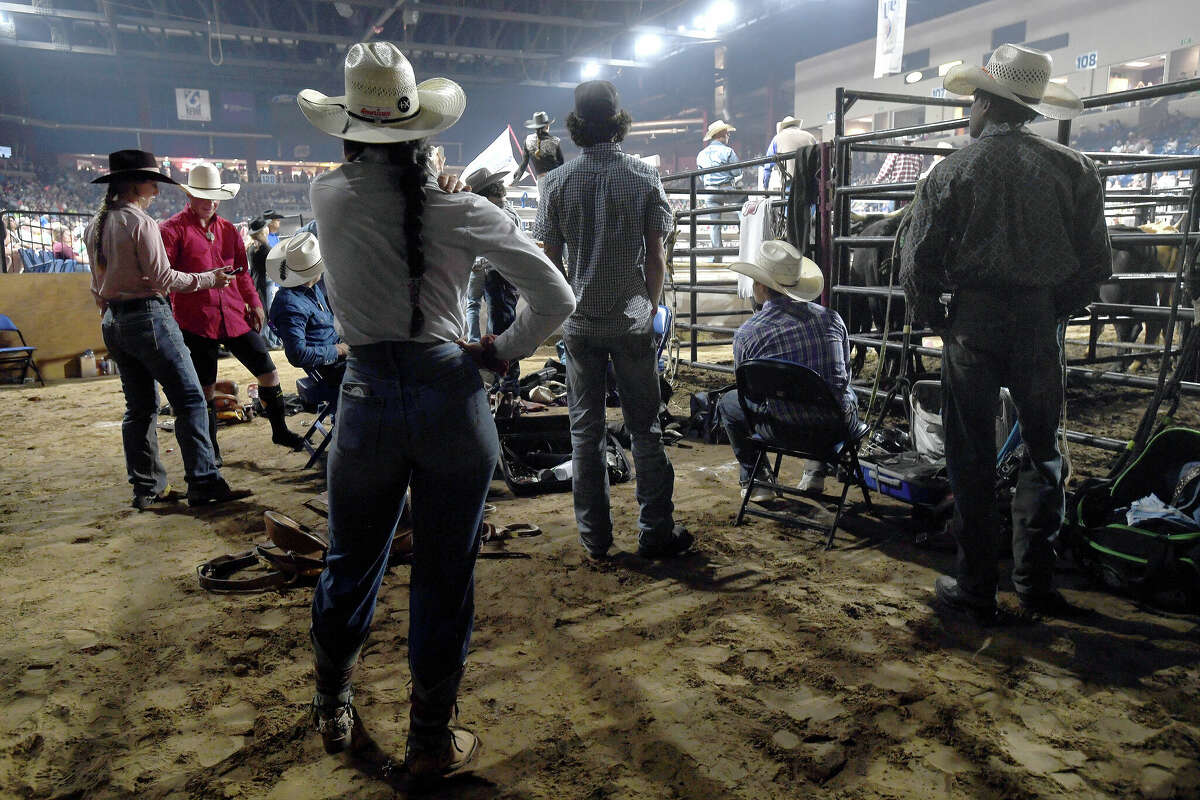 Lady bull riders thrill crowds at South Texas State Fair
