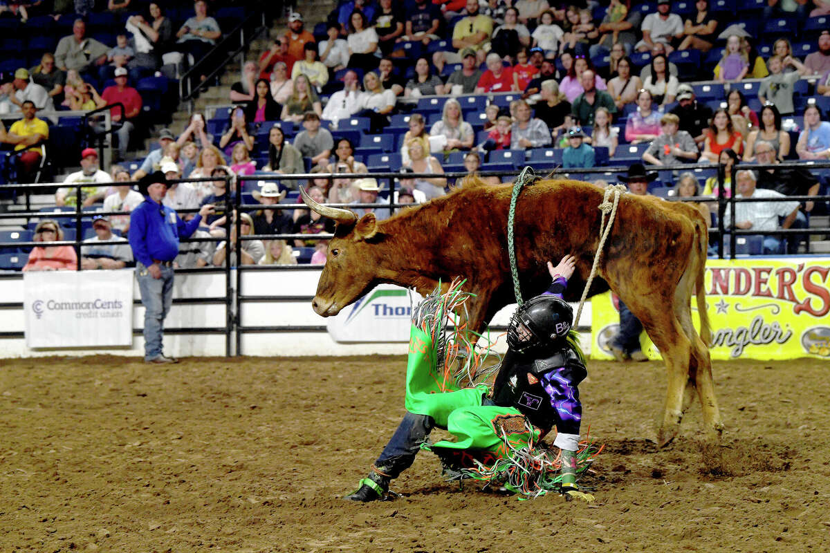 Lady bull riders thrill crowds at South Texas State Fair