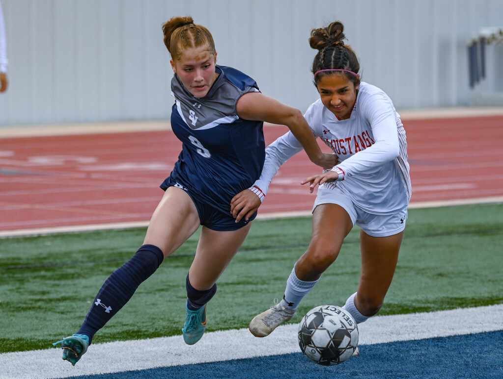 Girls soccer: Smithson Valley rolls past Jefferson into third round