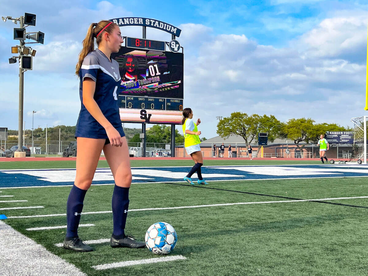 Girls soccer: Smithson Valley rolls past Jefferson into third round