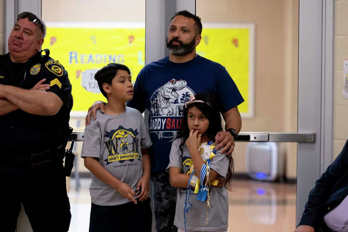 Harlandale ISD board orders school closures to fix budget crunch