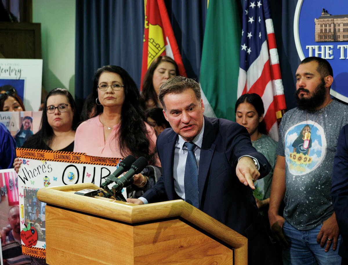 Sen. Roland Gutierrez “very likely” to challenge Ted Cruz in 2024 Sen. Roland Gutierrez “very likely” to challenge Ted Cruz in 2024