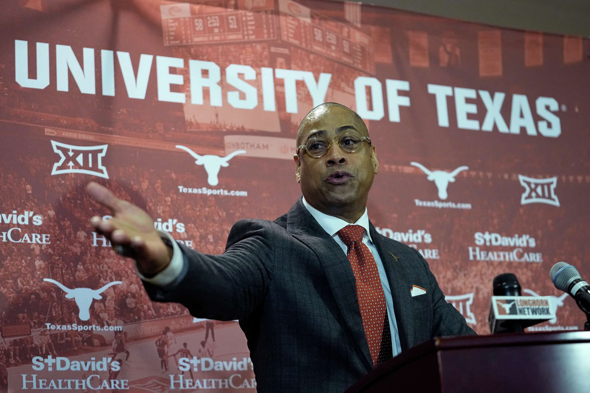 Texas coach Rodney Terry looks to lead Longhorns into a new era