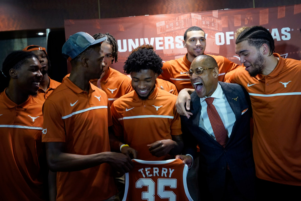 Contract secured, Texas coach Rodney Terry ready to build his team