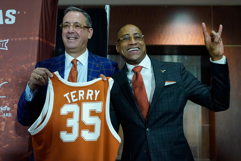 Texas coach Rodney Terry following his father's footsteps