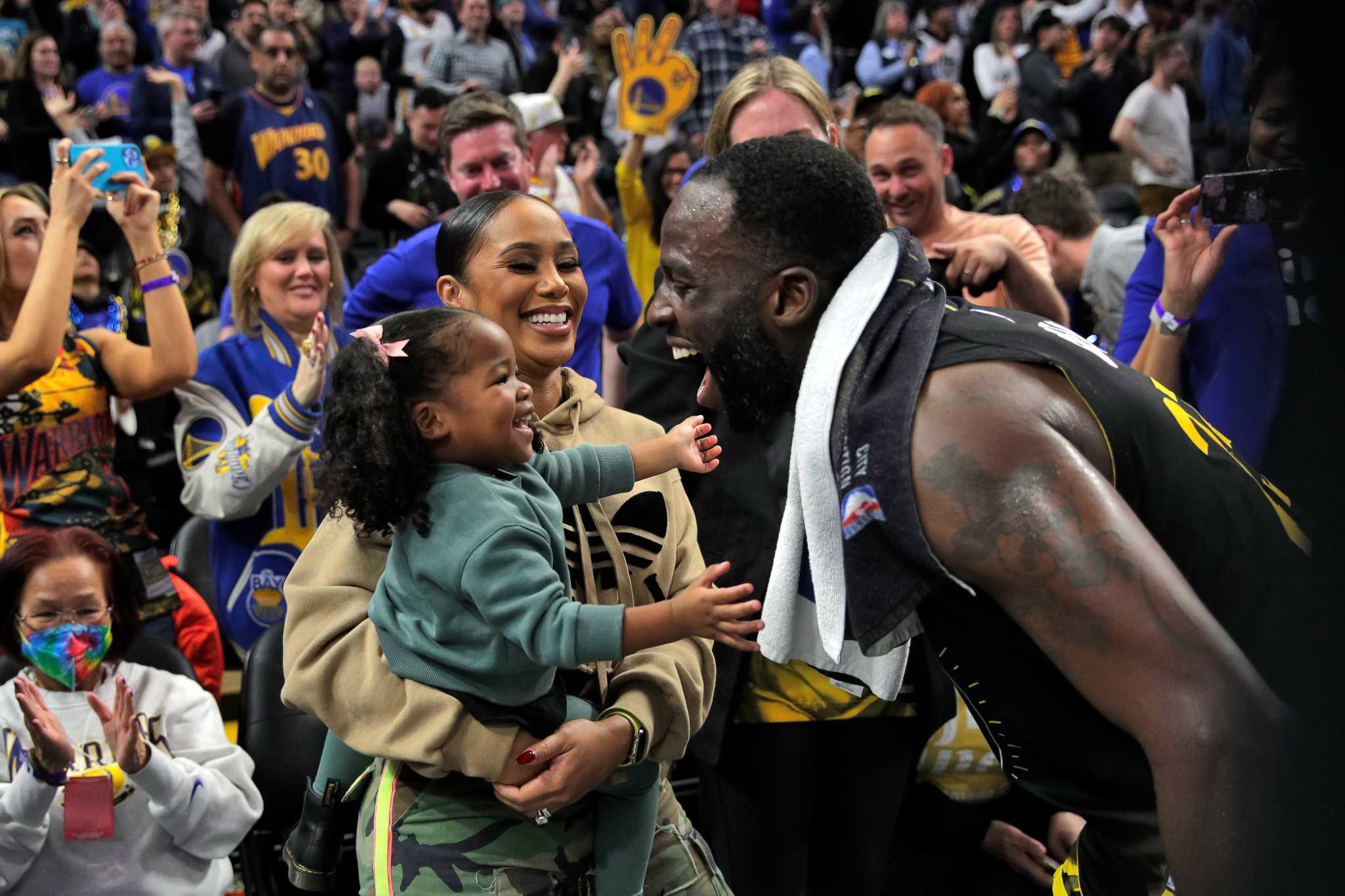 A tale of two halves as Warriors overwhelm Pelicans in second