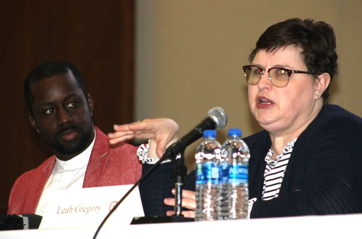 Banned books roundtable held at SIUE; panel cites politics, race