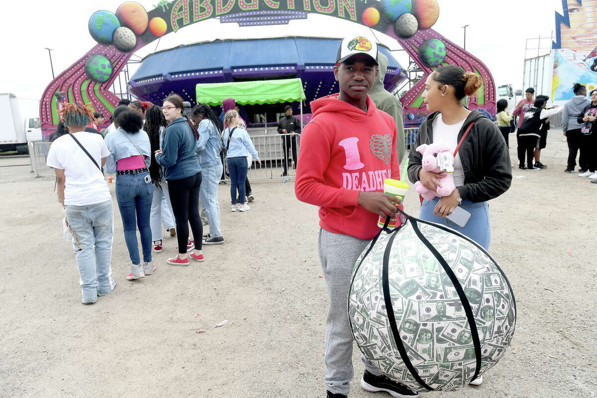 Beaumont high achievers rewarded with day at South Texas State Fair