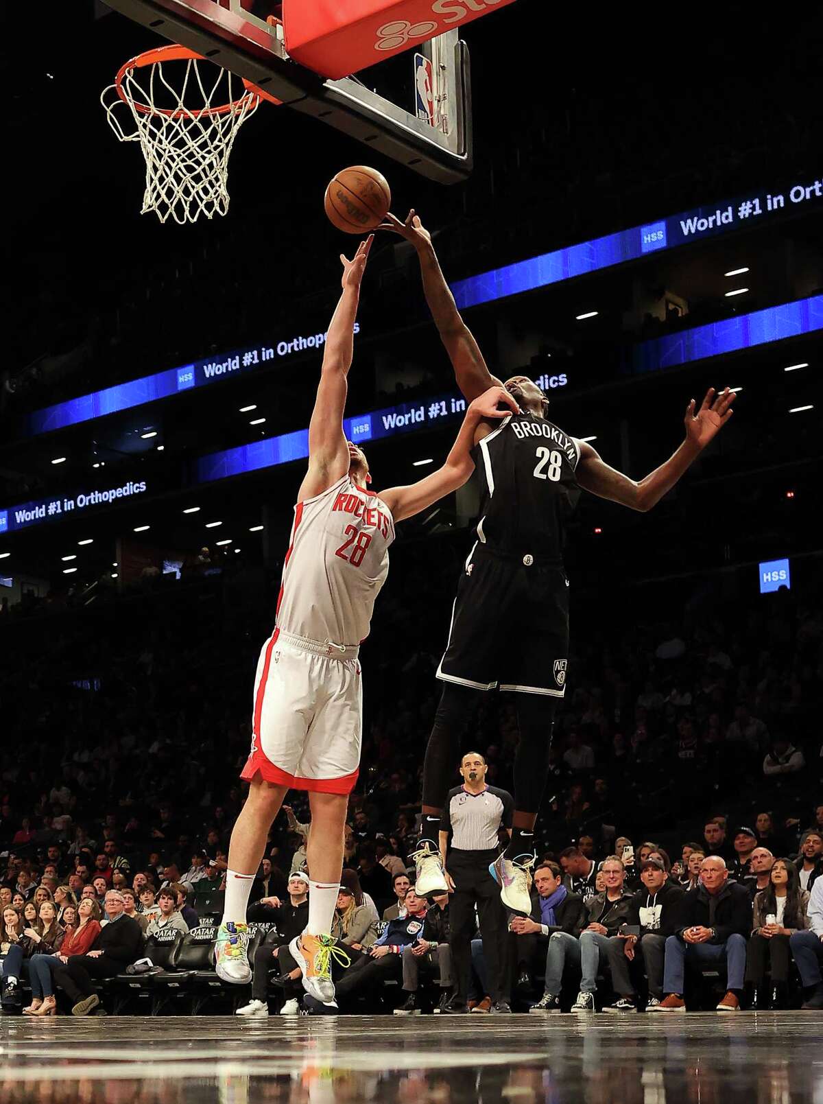 Houston Rockets: Issues defending 3-pointers pop up again in loss