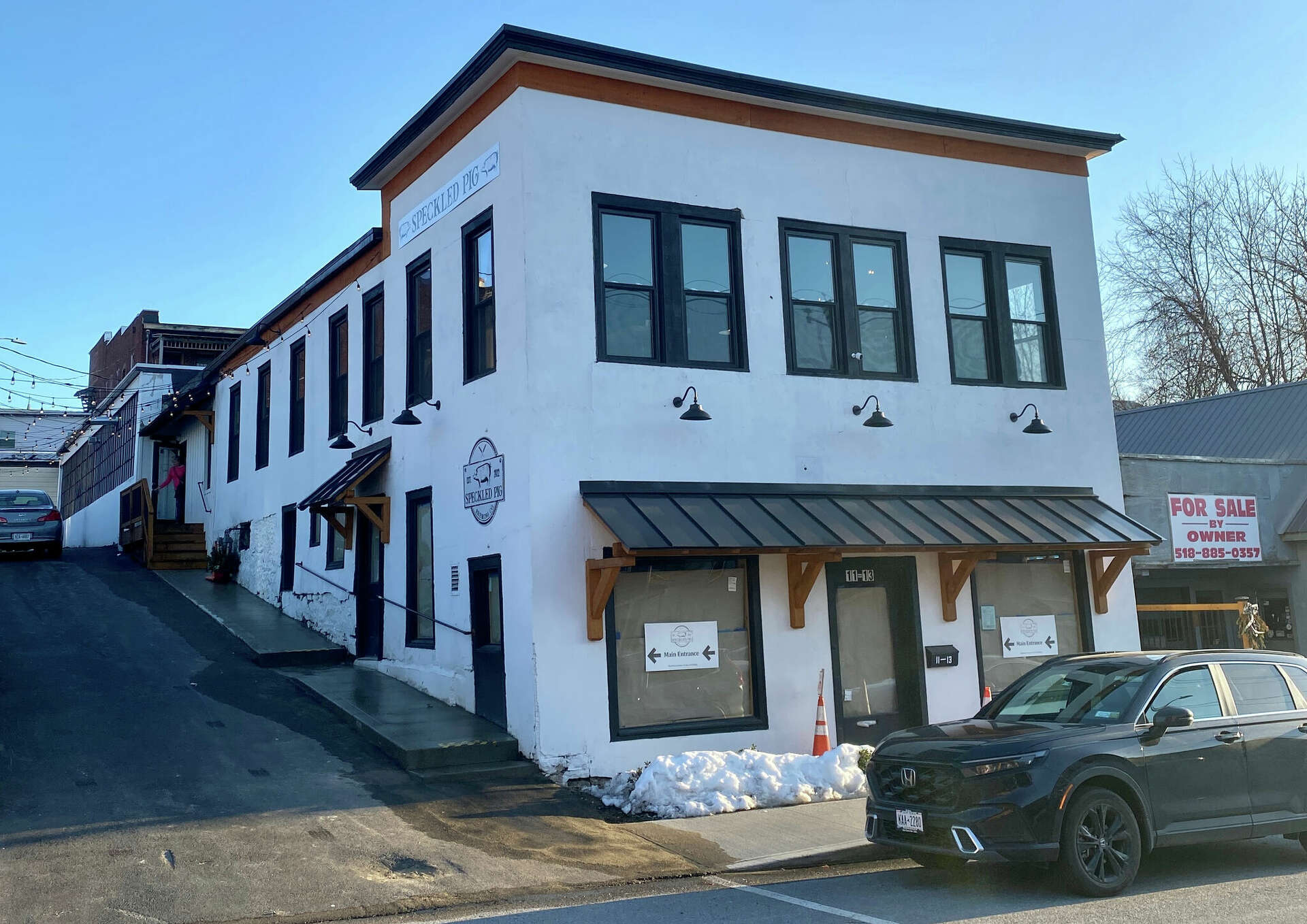 Ballston Spa's new Speckled Pig Brewery top-notch for beer, pizza