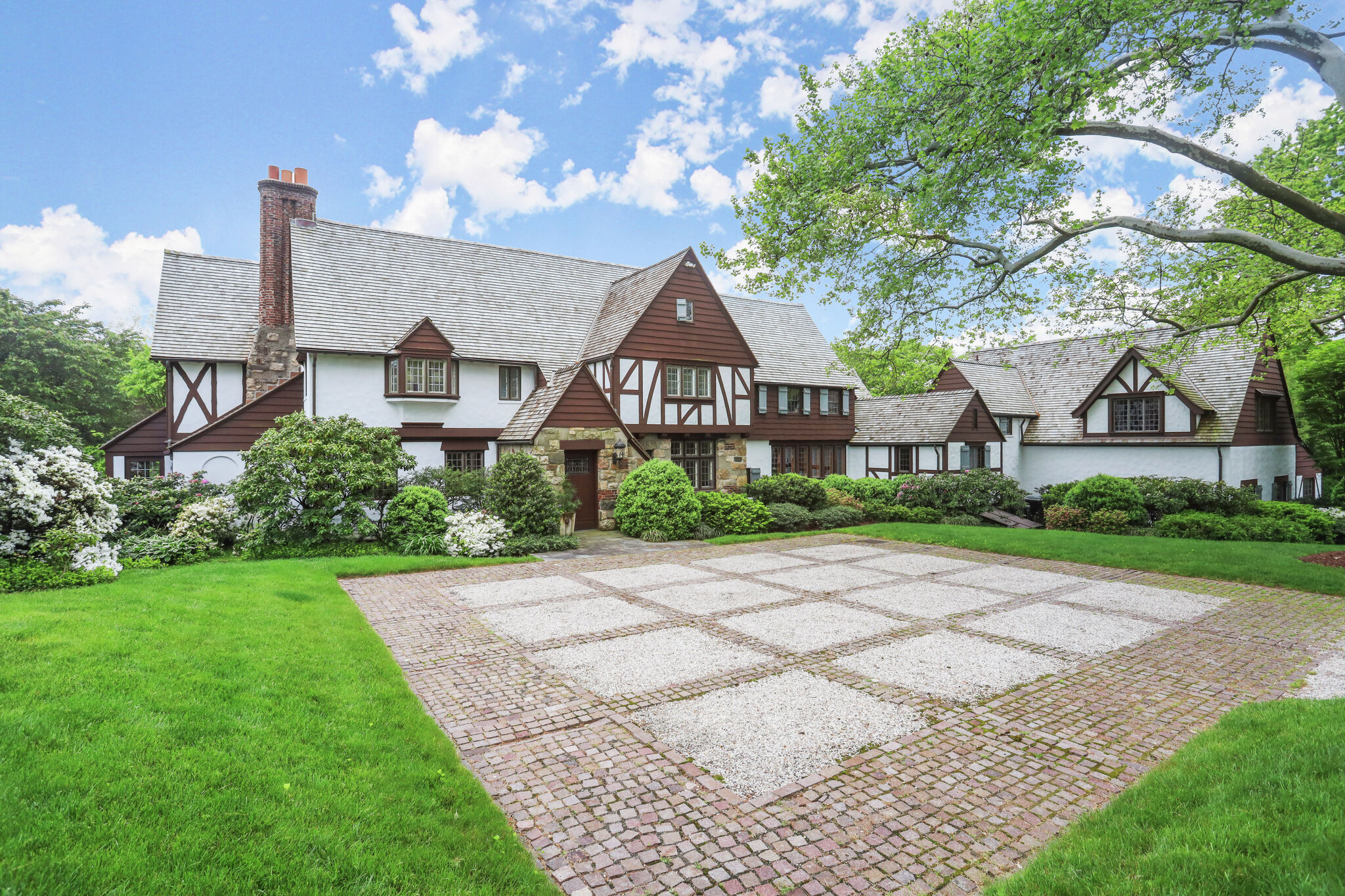 Grand Home, Grand Garage