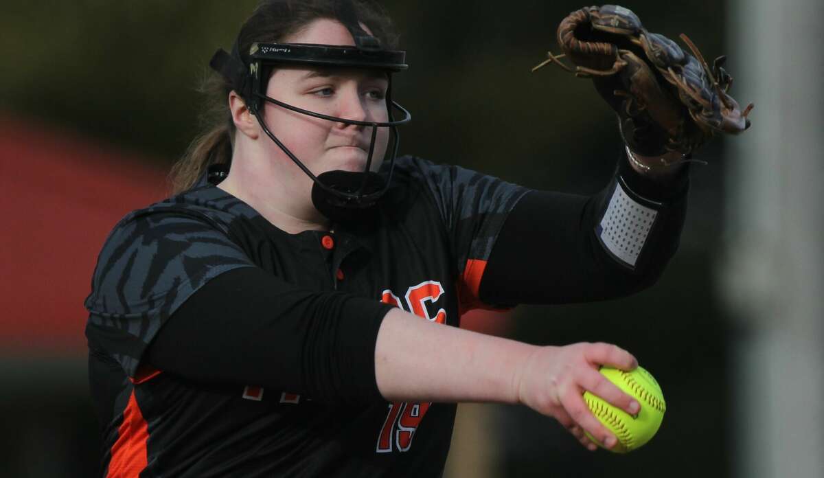 Beardstown's Marlee Brown pitches 1-hitter, homers in win