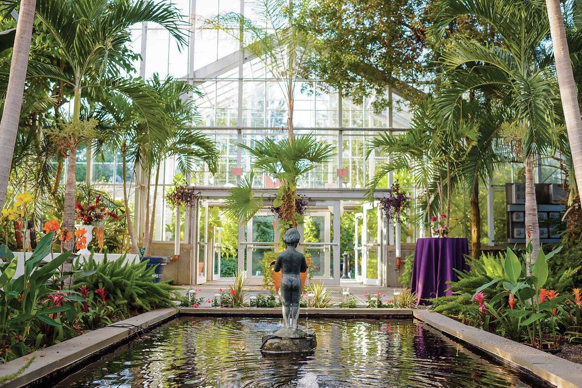 Beautiful garden venues for an outdoor wedding in CT