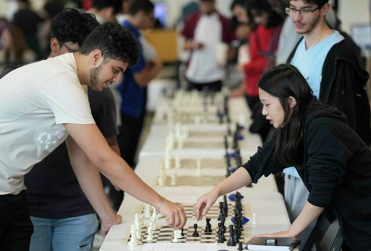 Sugar Land 12-year-old chess master wins 23 games simultaneously