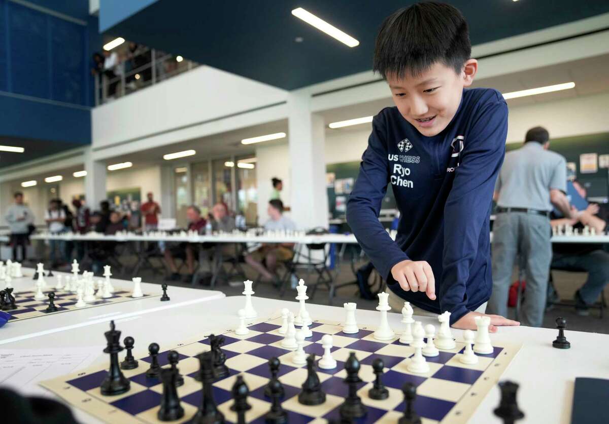 Sugar Land 12-year-old chess master wins 23 games simultaneously