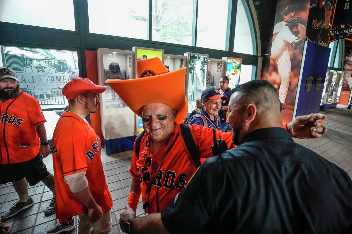 Astros championship banner ceremony: Fans get loud for unveiling