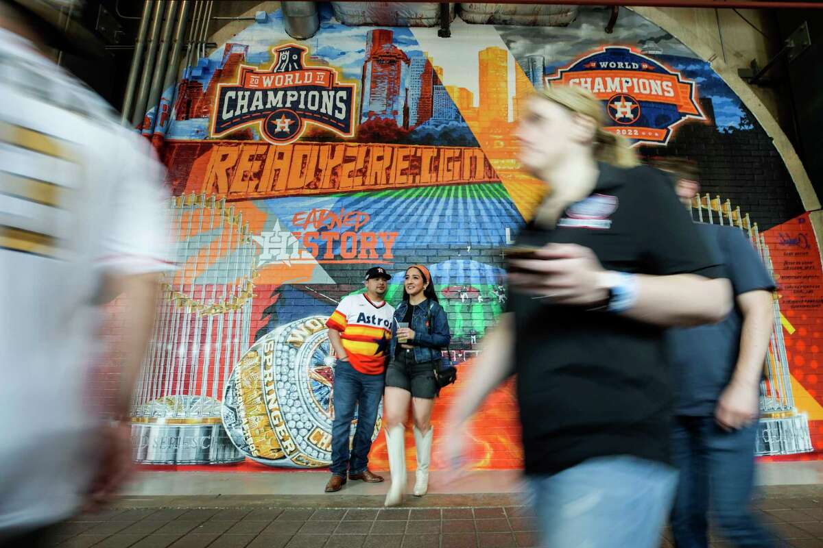 Houston Astros fall to Chicago White Sox in season opener