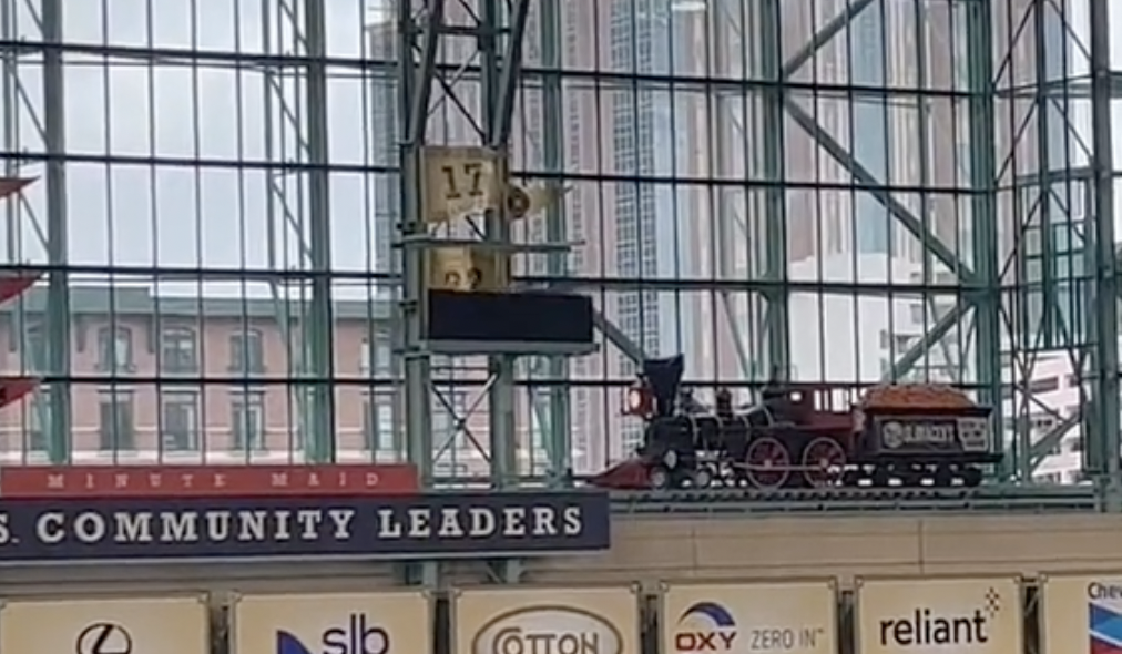 Watch: Houston Astros unveil 2022 World Series banner