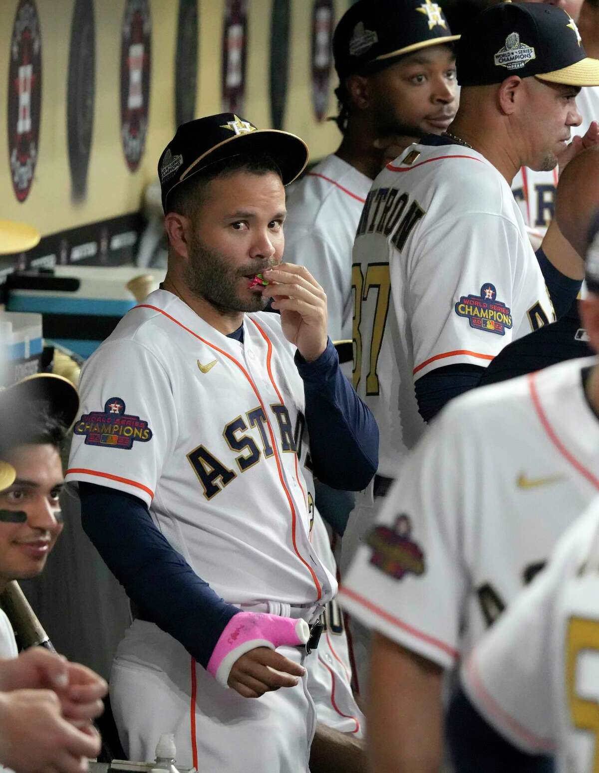 Astros championship banner ceremony: Fans get loud for unveiling