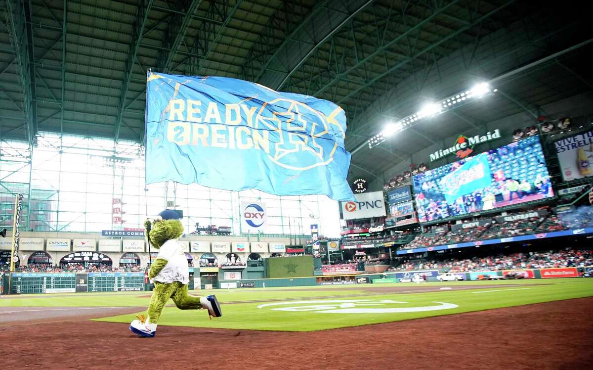 Astros championship banner ceremony: Fans get loud for unveiling