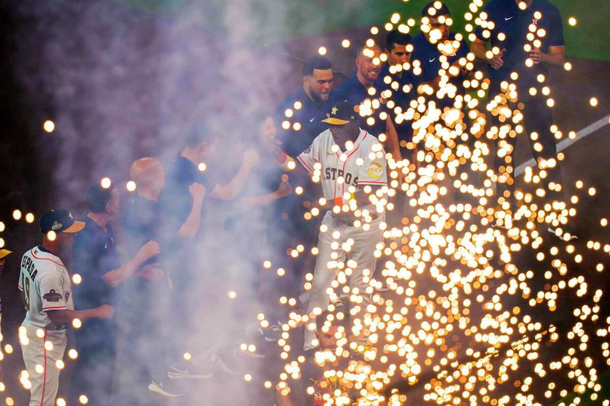 Astros championship banner ceremony: Fans get loud for unveiling