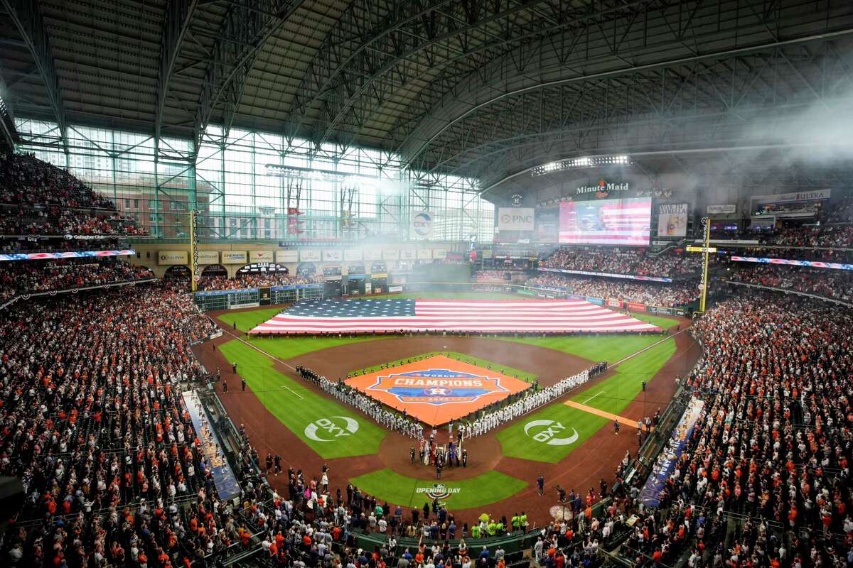 Astros championship banner ceremony: Fans get loud for unveiling