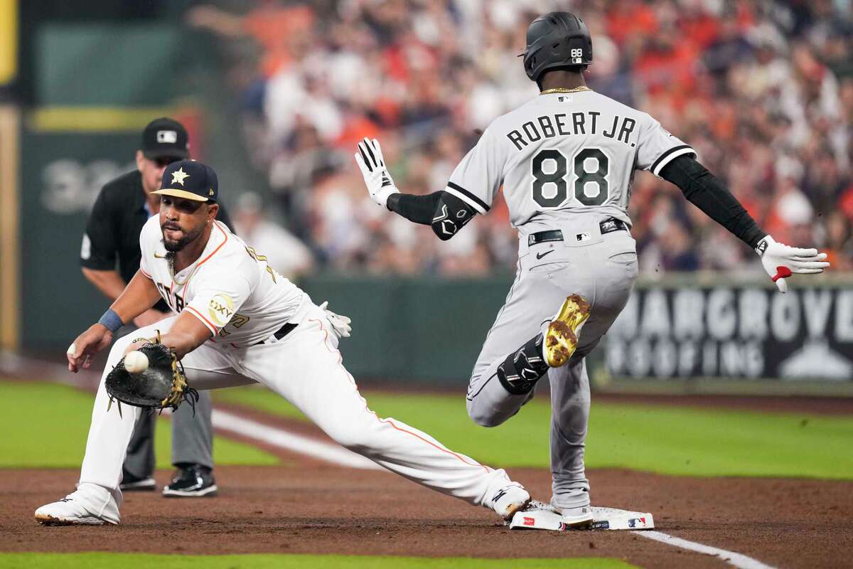 Astros championship banner ceremony: Fans get loud for unveiling
