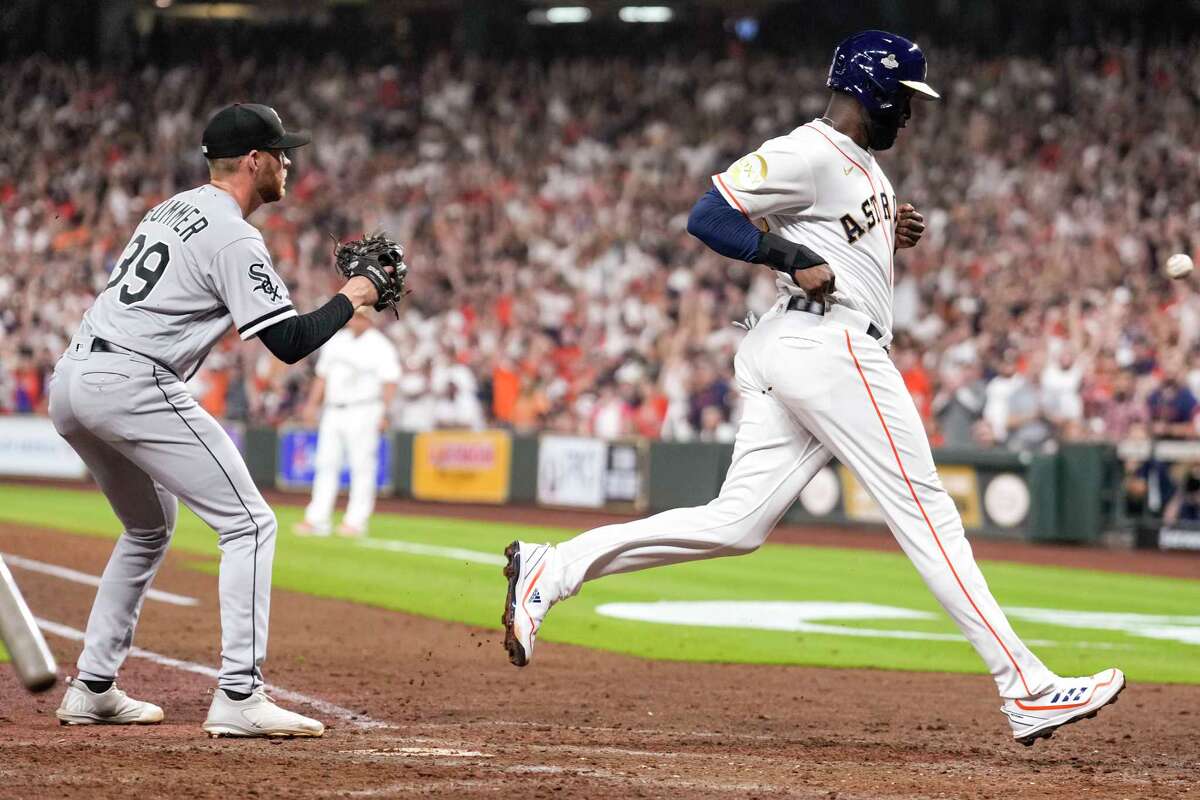 Astros championship banner ceremony: Fans get loud for unveiling