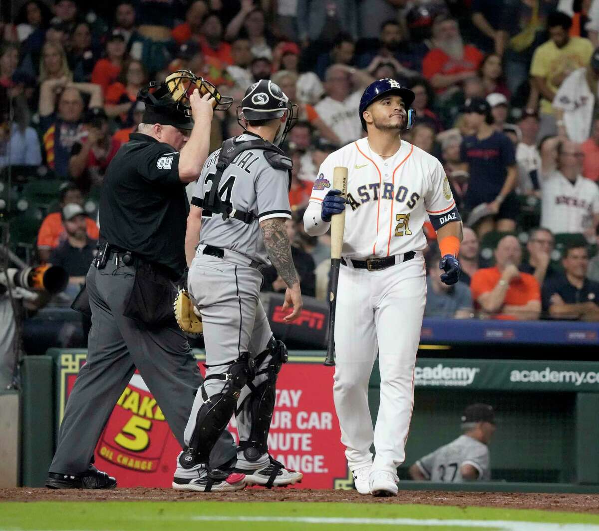 Astros championship banner ceremony: Fans get loud for unveiling