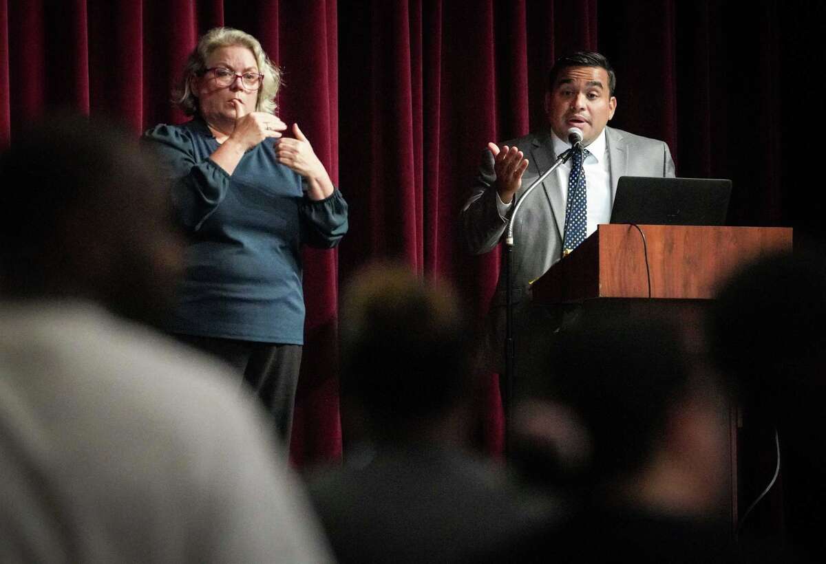 Community questions TEA commissioner Morath's absence at final forum