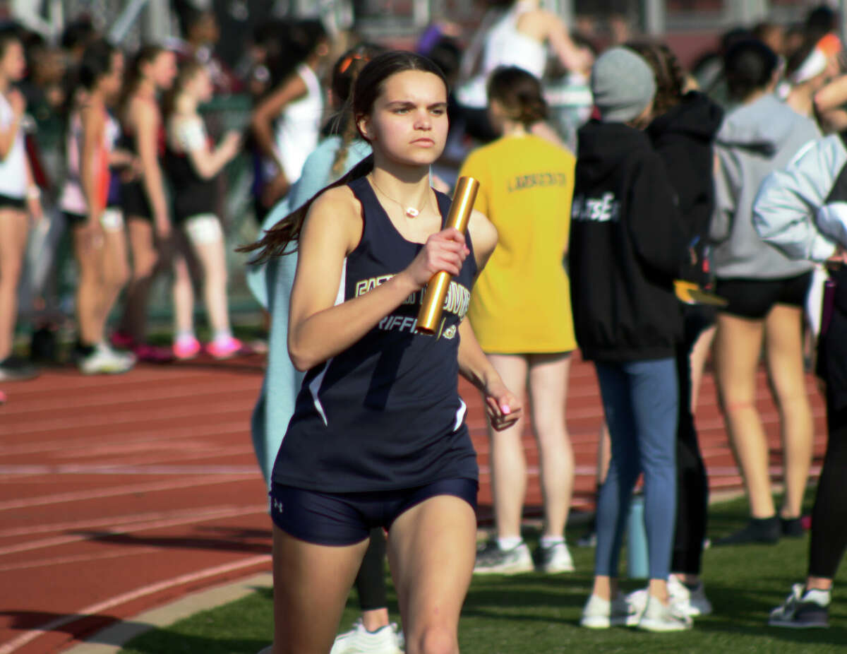 Elena Rybak breaks meet record; Edwardsville runs to second place