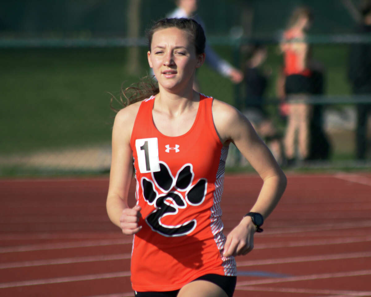 Elena Rybak breaks meet record; Edwardsville runs to second place